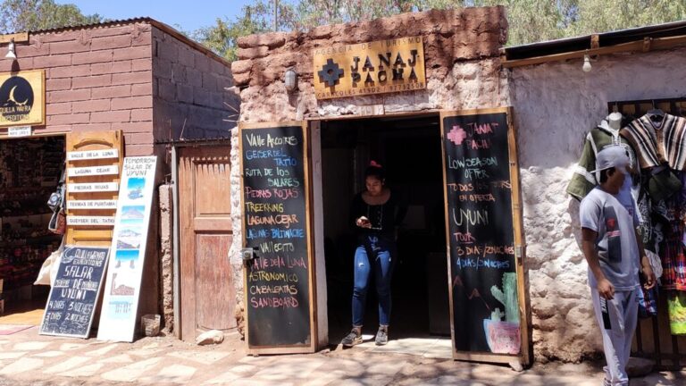 【アタカマ砂漠で参加したいツアー】「月の谷」などのツアー価格やおすすめ旅行代理店 | 旅わーぷ